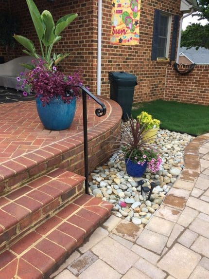 Steel Single-Post Handrail for Stairs for 1 to 2 Steps