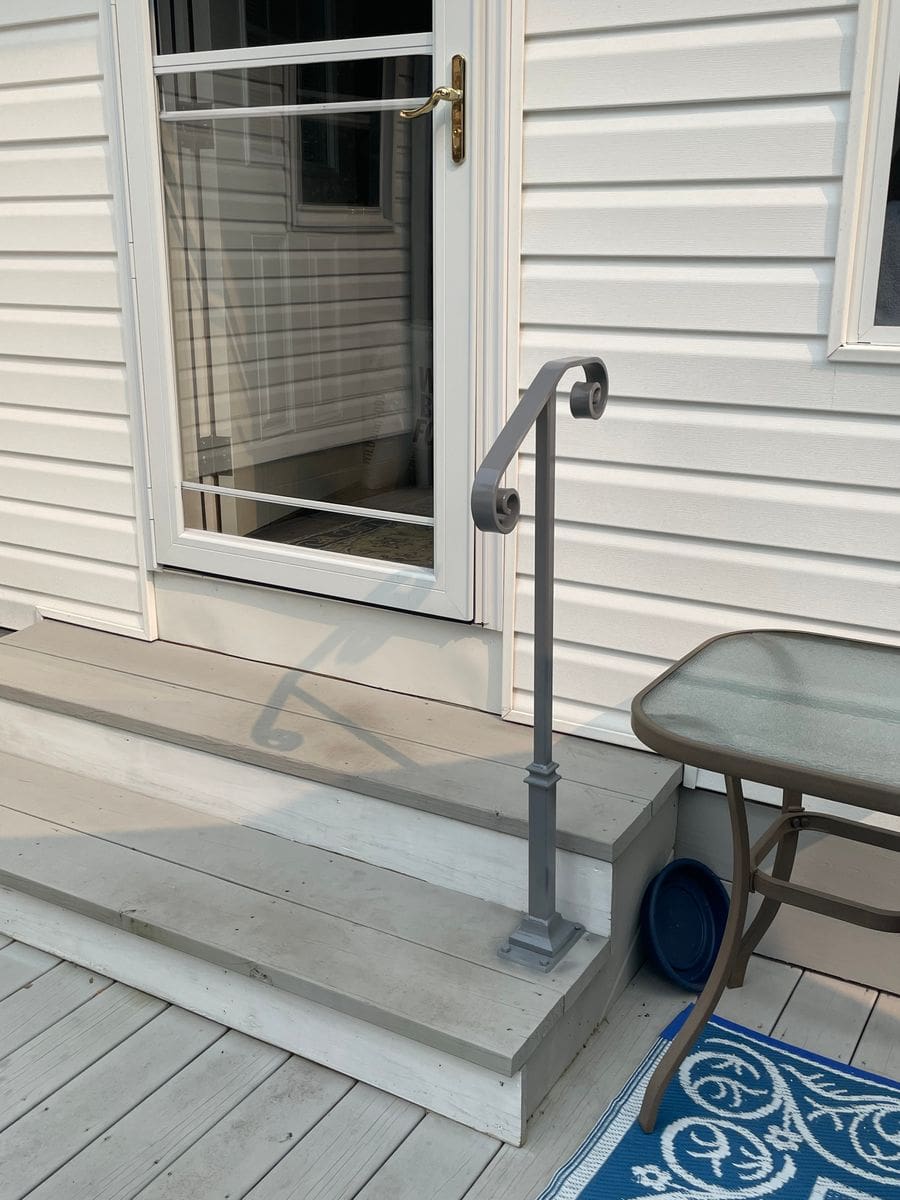 Steel Single-Post Handrail for Stairs for 1 to 2 Steps