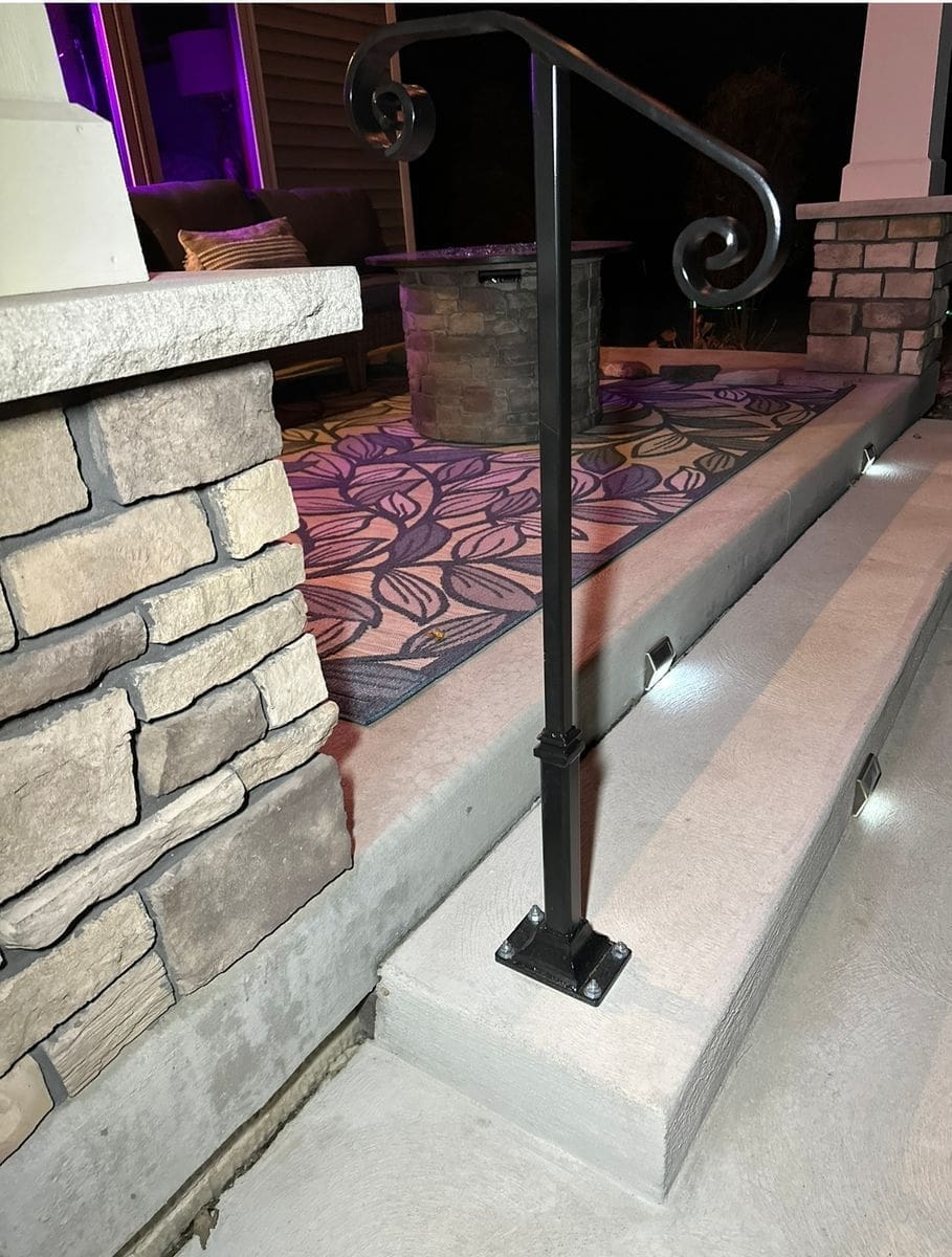 Steel Single-Post Handrail for Stairs for 1 to 2 Steps