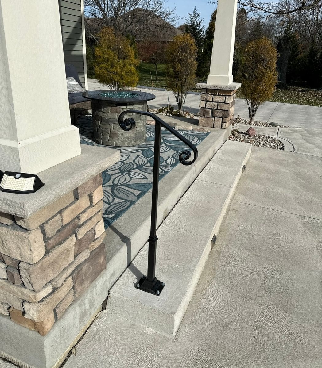 Steel Single-Post Handrail for Stairs for 1 to 2 Steps