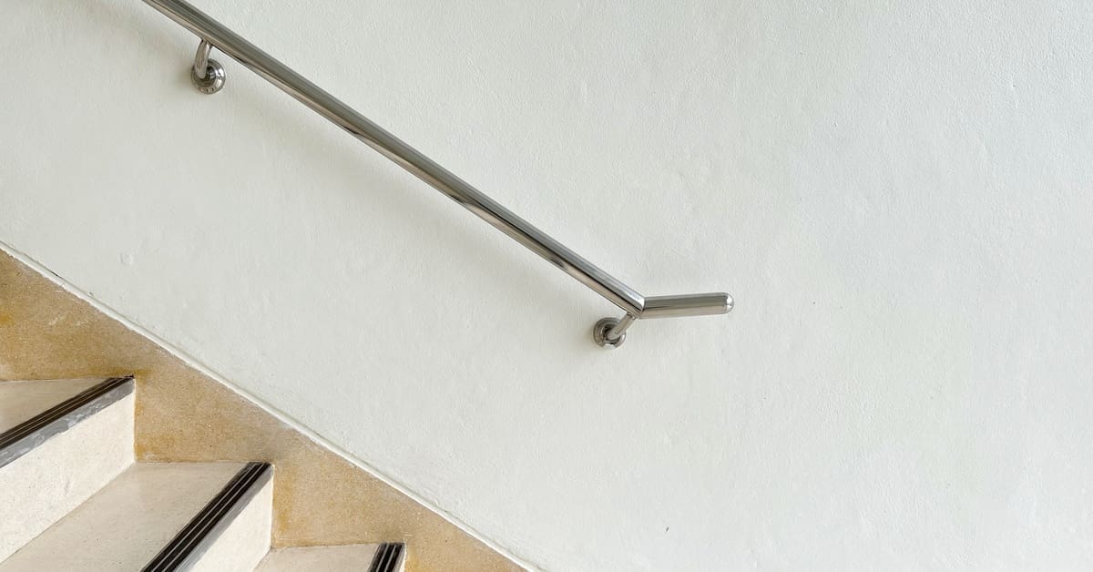 What Minimum Number of Steps Require Indoor Handrail?