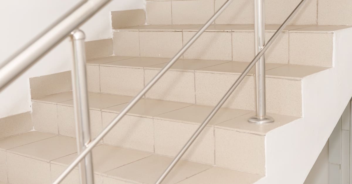 What Minimum Number of Steps Require Indoor Handrail?